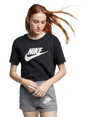 Nike Sportswear Essential Cropped Logo T-shirt - Black