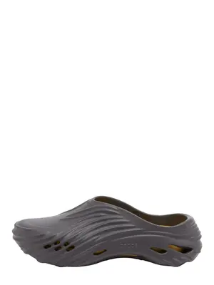 CROCS Echo Wave Clogs Black Sand