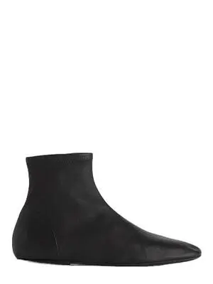 Co Round-toe Leather Bootie - Black