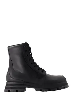 Alexander McQueen Wander Ankle Boots - Black