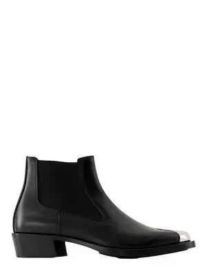 Alexander McQueen Chelsea Boots With Silver Tone Detailing - Black
