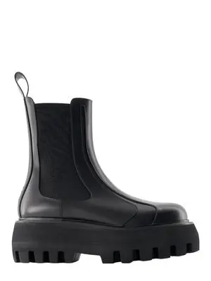 Alexander McQueen Leather Ankle Boots - Black