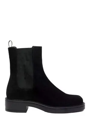 STUART WEITZMAN Celia Chelsea Boots - Black