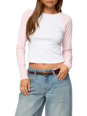 EDIKTED Raya Raglan Crop Top - Pink-and-white