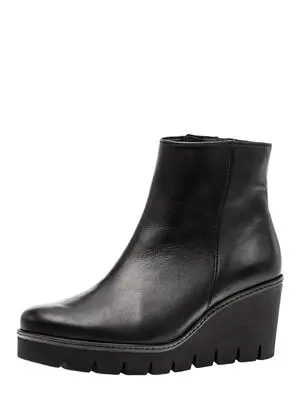 Gabor Lugged Wedge Bootie - Black