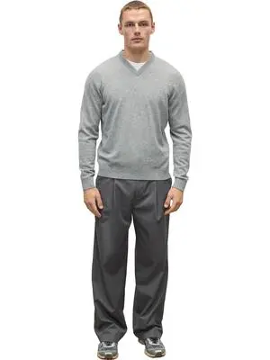 Johnstons Of Elgin Rory Light Classic Cashmere V-neck Jumper - Grey