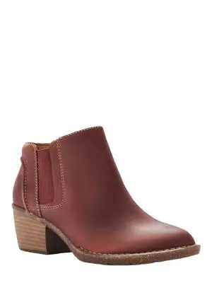 Clarks Kastela Ankle Bootie - Chestnut Leather