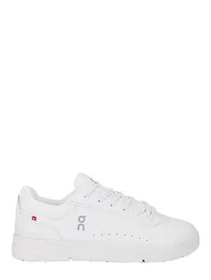 On The Roger Advantage Sneakers - White