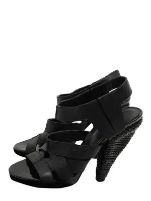 BOTTEGA VENETA Bottega Veneta Black Leather Strappy Sandals