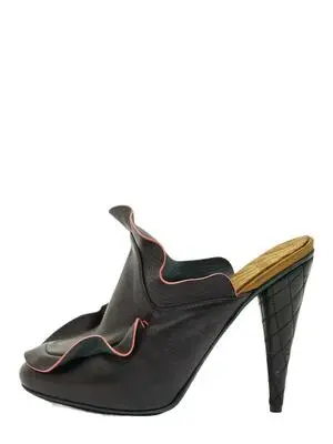 Fendi Ruffled Leather Sandals - Black