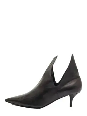 Burberry Essendon Leather Pumps - Black