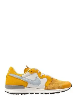 Nike Air Berwuda Premium Sneakers - Yellow
