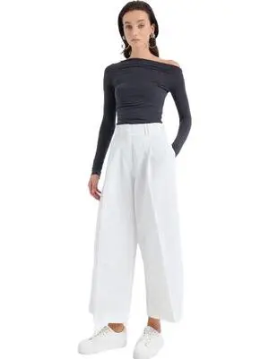 MONLICIA Cyra Cropped Wide Leg Trousers - White