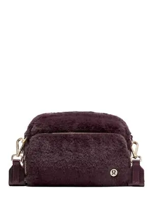 Lululemon Everywhere Crossbody Bag 2l - Black Plum/gold