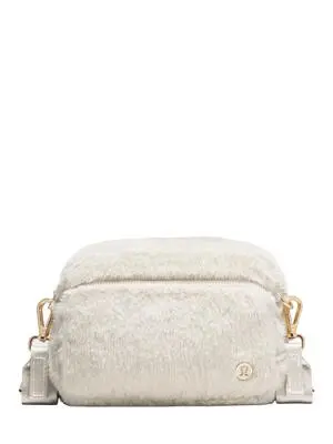 Lululemon Everywhere Crossbody Bag 2l - Natural Ivory/gold