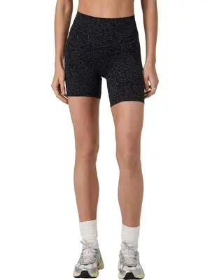 Vuori Alltheform™ 6" Shorts Black Blurred Torrent