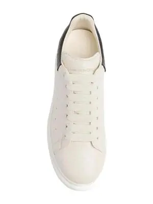 Alexander McQueen Oversized Grainy Leather Low-top Sneakers - Naturlblk