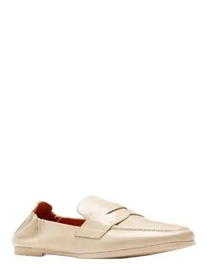 La Canadienne Kitson City Dry Penny Loafer - Beige Crushed