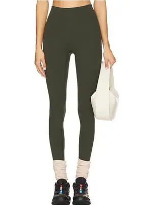 437 The Essentials Legging In Dark Green - Forest