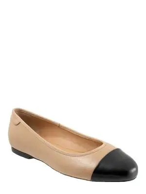 Trotters Clara Cap Toe Flat - Beige/ Black