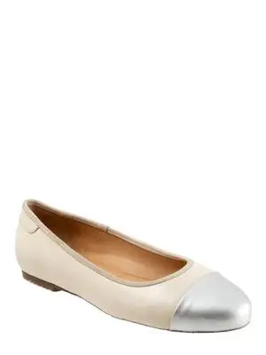 Trotters Clara Cap Toe Flat - Ivory/ Silver