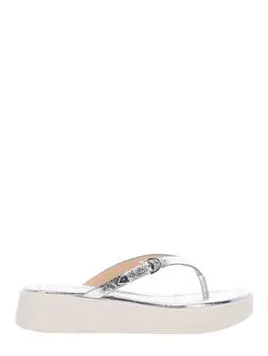 Frye Maya Buckle Thong Sandal - Silver