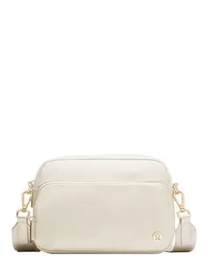 Lululemon Everywhere Crossbody Bag 3l - Light Ivory/gold