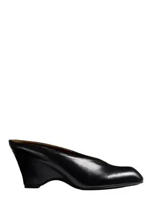 Khaite Colt Wedge In Glazed Leather - Black