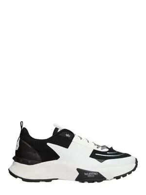 Valentino Garavani Valentino Garavani Studded Panel Low-Top Sneakers Black