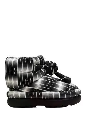 UGG Classic Maxi Wavelength Short Boots - Black