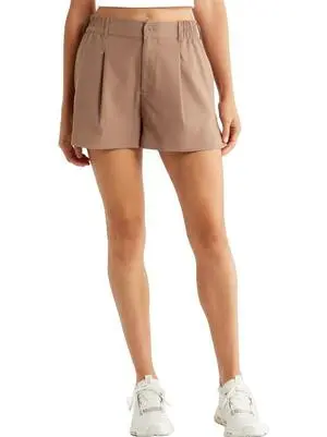 Beyond Yoga Status Shorts Khaki