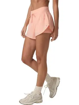 Vuori Daily Speed 2.5" Shorts Light Peach