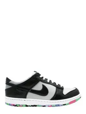 NIKE Low Top Sneakers