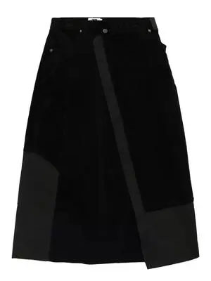 IZZUE Logo Patch Skirt