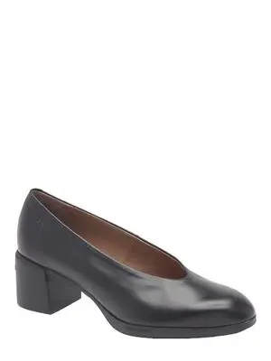 WONDERS Leather Almond Toe Pumps - Nature Black