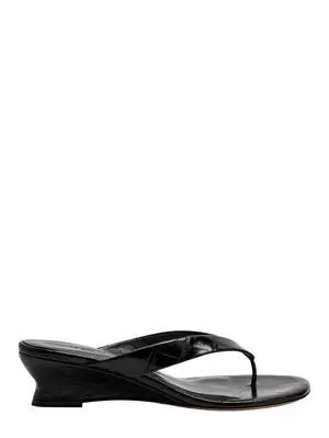 Le Monde Beryl 50 Crocodile-effect Leather Thong Wedge Sandals - Black