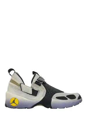 JORDAN Trunner Lx Sneakers - Grey