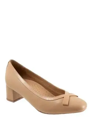 Trotters Devin Leather Pumps Beige