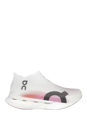 On Cloudboom Strike Lsin - White/raspberry