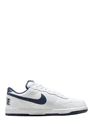NIKE Low Top Sneakers