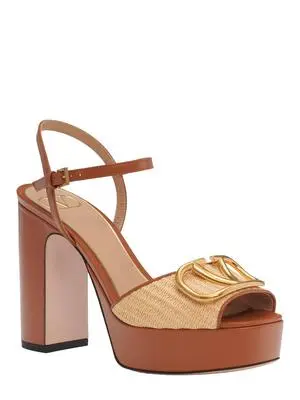 Valentino Garavani Vlogo Signature Platform Sandal - Beige