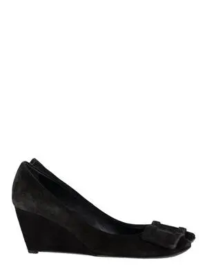 ROGER VIVIER Buckle Suede Wedge Pumps - Black