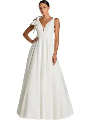 Mac Duggal Sleeveless Plunge Neck Ball Gown With Bow - White