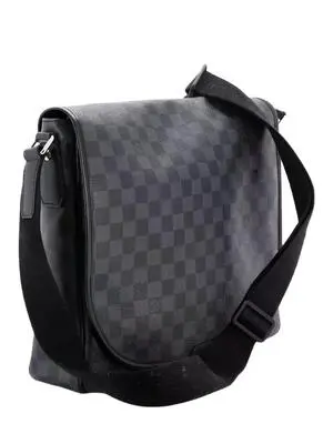 LOUIS VUITTON Damier Graphite Mm Messenger Bag - Black