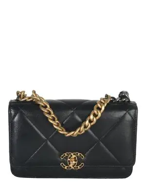Chanel Lambskin 19 Wallet On Chain - Black