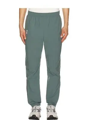 On Core Pants In Green - Olive