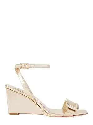 ROGER VIVIER Belle Vivier 60 Metallic Wedge Sandals - Gold