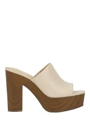 VINCE CAMUTO Shelbie Platform Slide