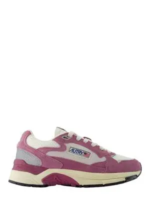 AUTRY Hyperway Low-Top Sneakers Pink