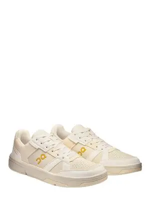 On The Roger Clubhouse Ace Sneaker - Ivory/dew
